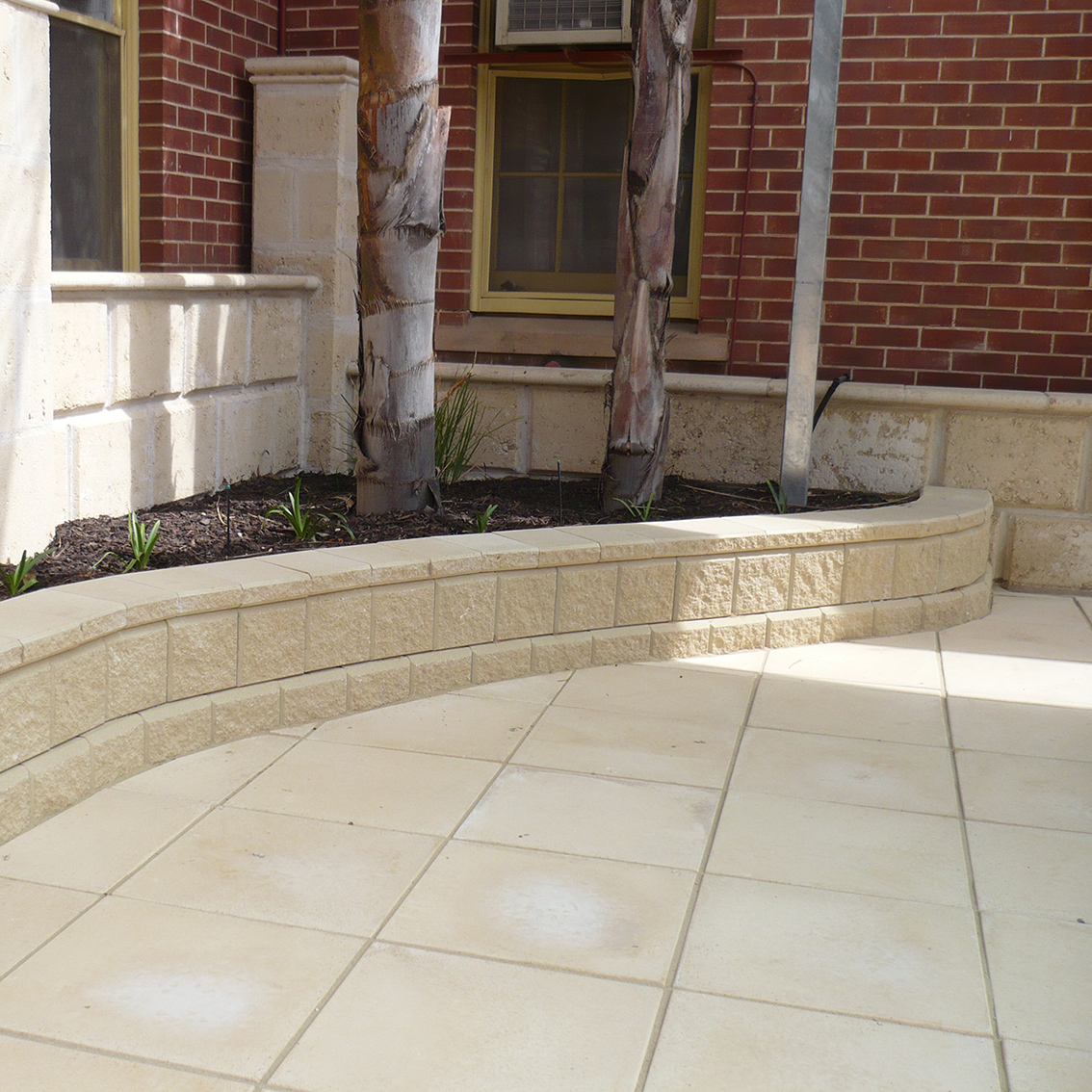 Retaining Wall Blocks Suitable For Curved Walls | Australian Paving Centre